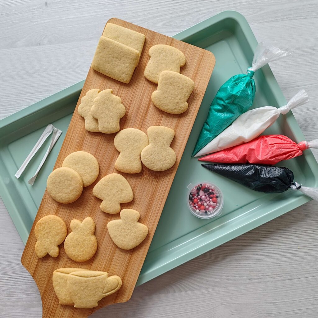DIY Cookie Kit - Alice in Wonderland REGULAR - Biscuits by Sarah B